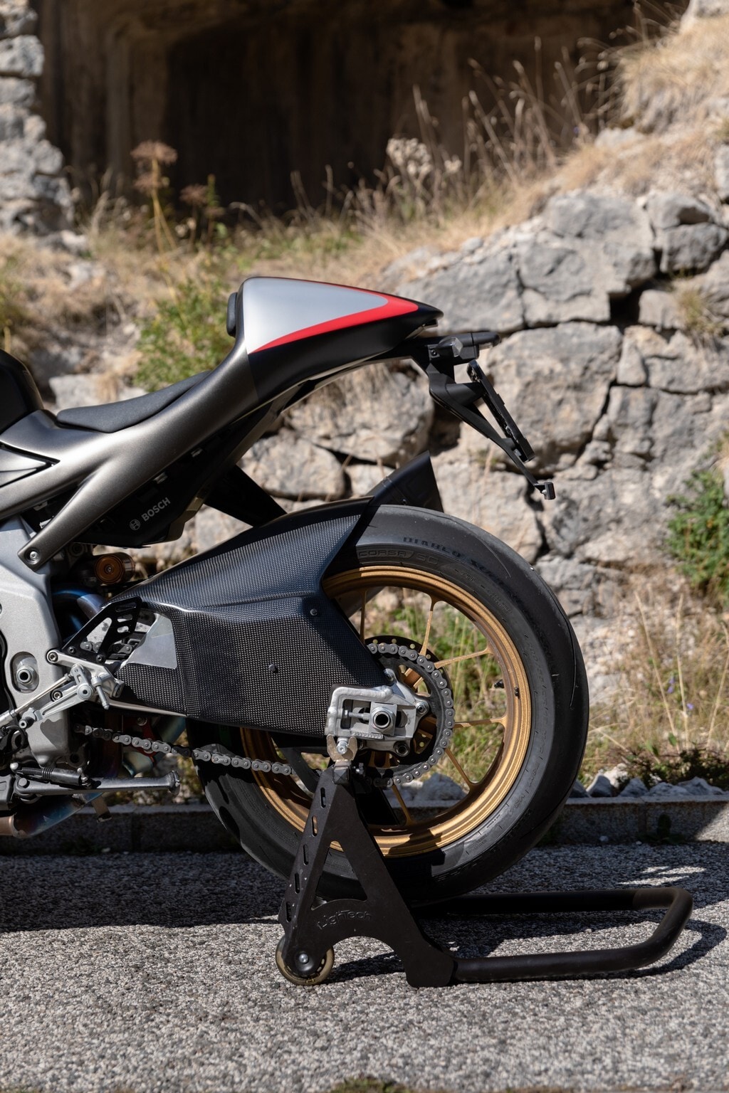 Aprilia RS/V4: una special V4 tributo alla RS 250 - Foto | InMoto.it