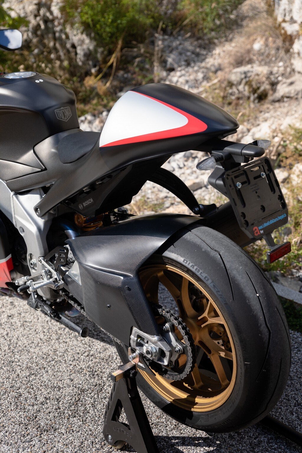 Aprilia RS/V4: una special V4 tributo alla RS 250 - Foto | InMoto.it