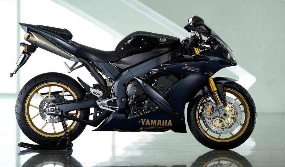 La Yamaha R1 compie 25 anni: nel 1997 c'erano le sportive, ma arrivò ...