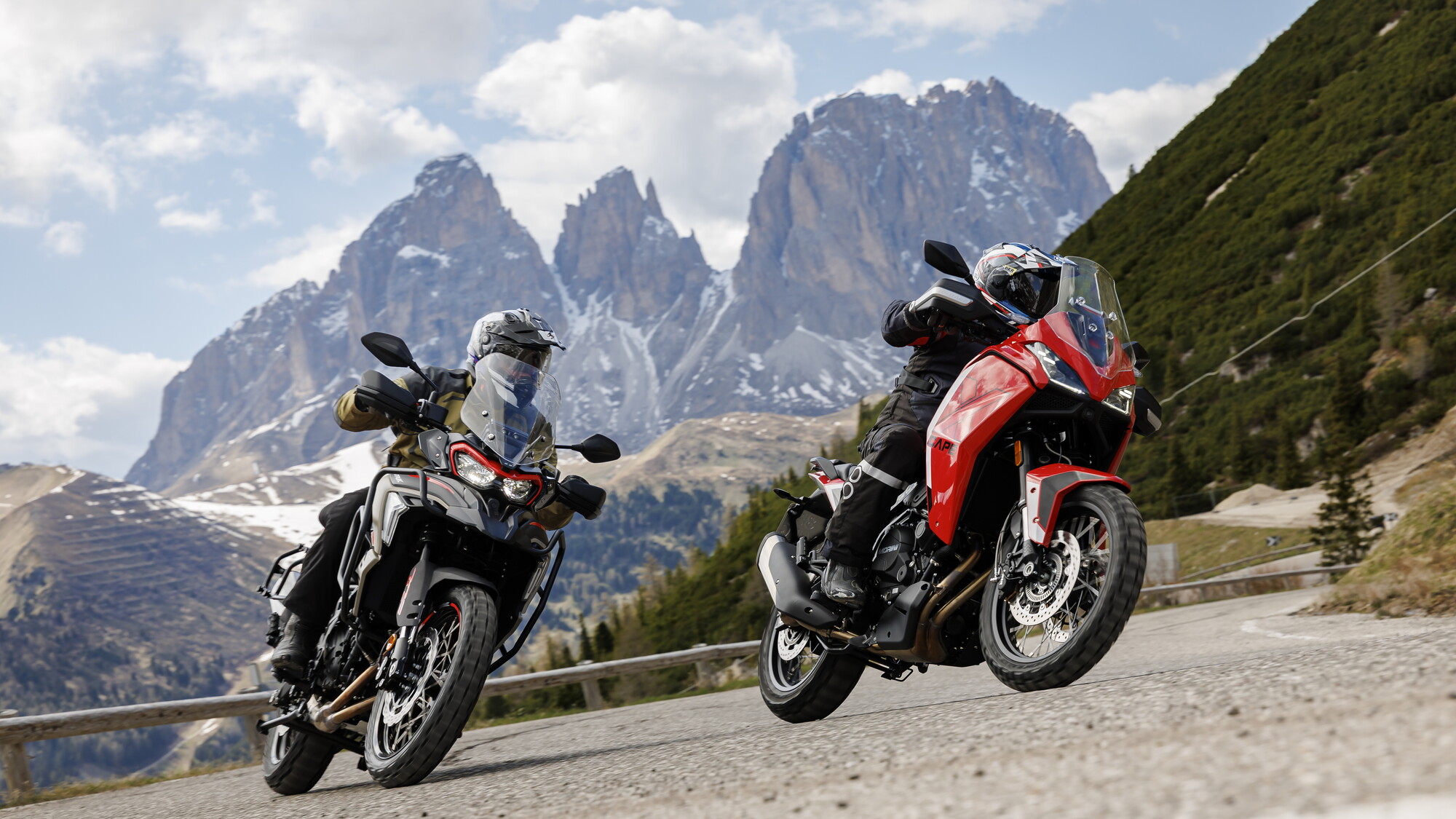 Benelli TRK 702 X vs Moto Morini X-Cape 700 | Alpen Masters 2025 ...