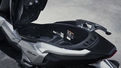 Honda ADV350: prezzo, velocità, scheda e rilevamenti