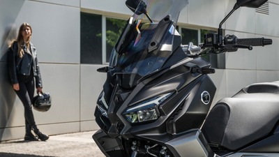 Voge Sfida SR4 400 Max: prezzo, velocità, scheda e rilevamenti