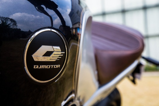 QJ Motor, SRV 550: roadster dal fascino neo-rètro - News | InMoto.it
